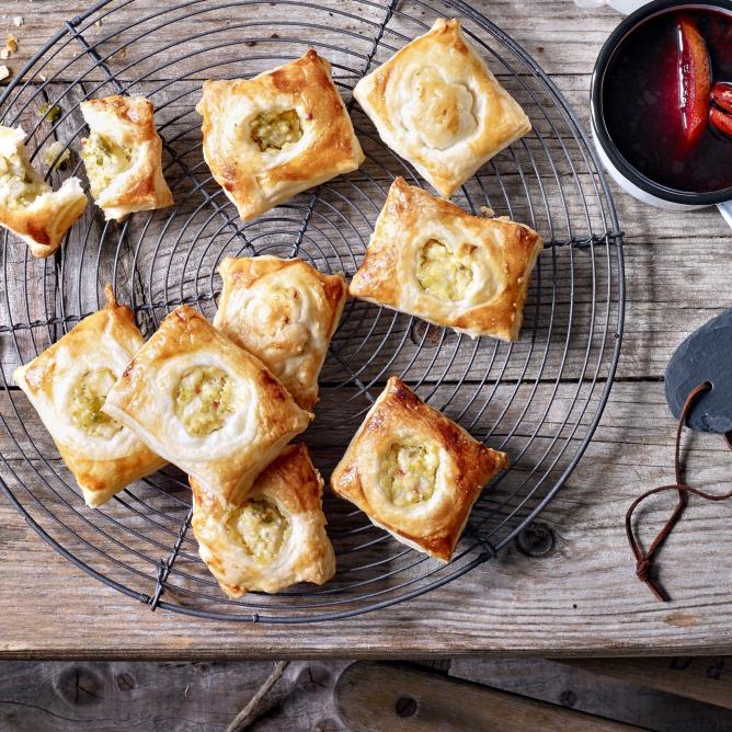 Gala cheese puff pastry parcels | Aperitif fingerfood | coop.ch