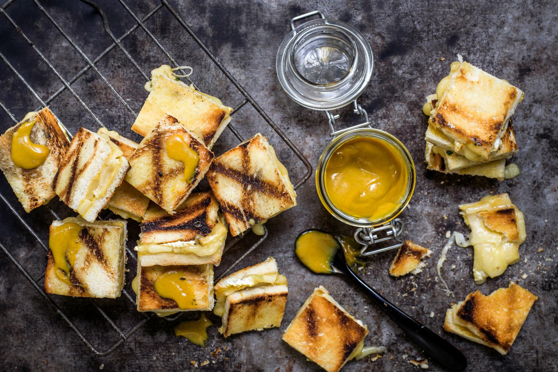Fromage grillé à miel-moutarde | Apéritif et Finger food | coop.ch