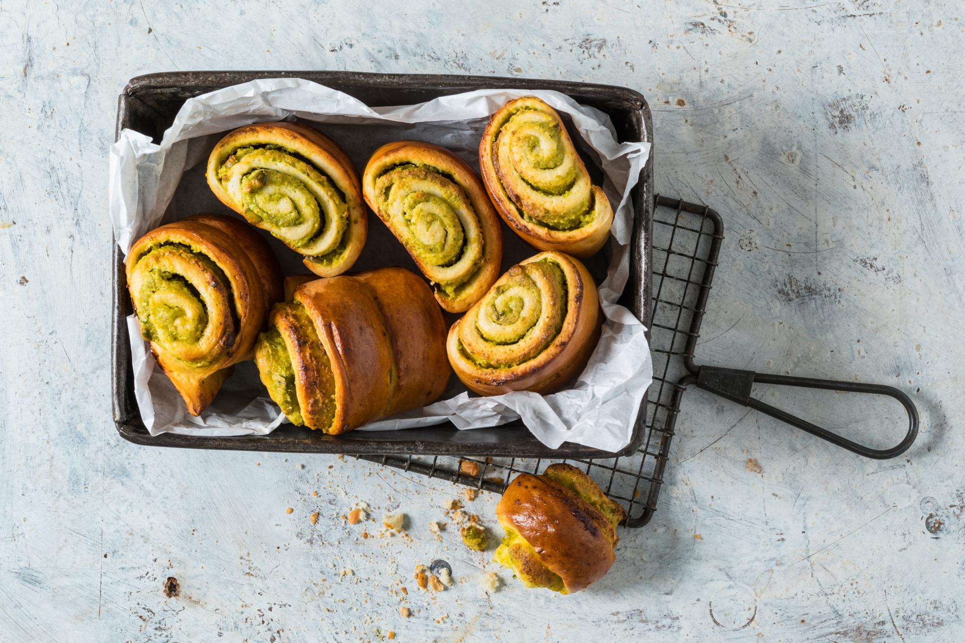 Pistachio raised pastries | yeast pastry | coop.ch