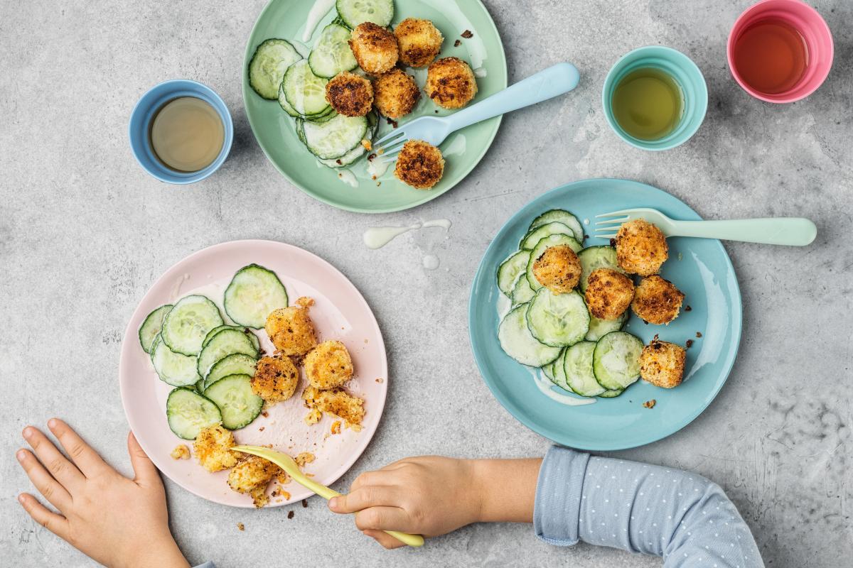 Boulettes de riz et salade de concombres - Recette | little FOOBY