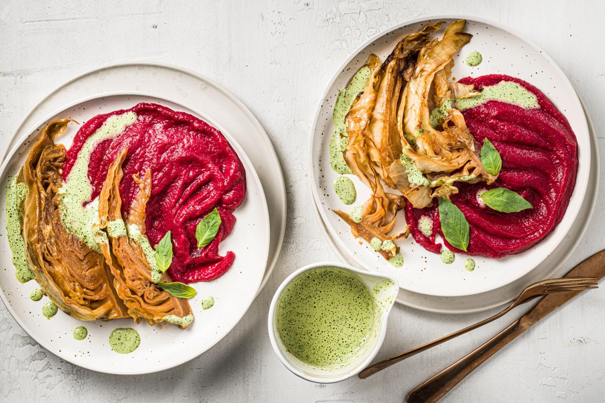 Chou au miso et purée de racines rouges - Recette | fooby.ch
