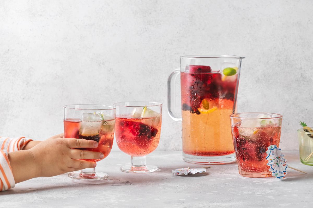 Spritzige Kinderbowle - Rezepte | little FOOBY