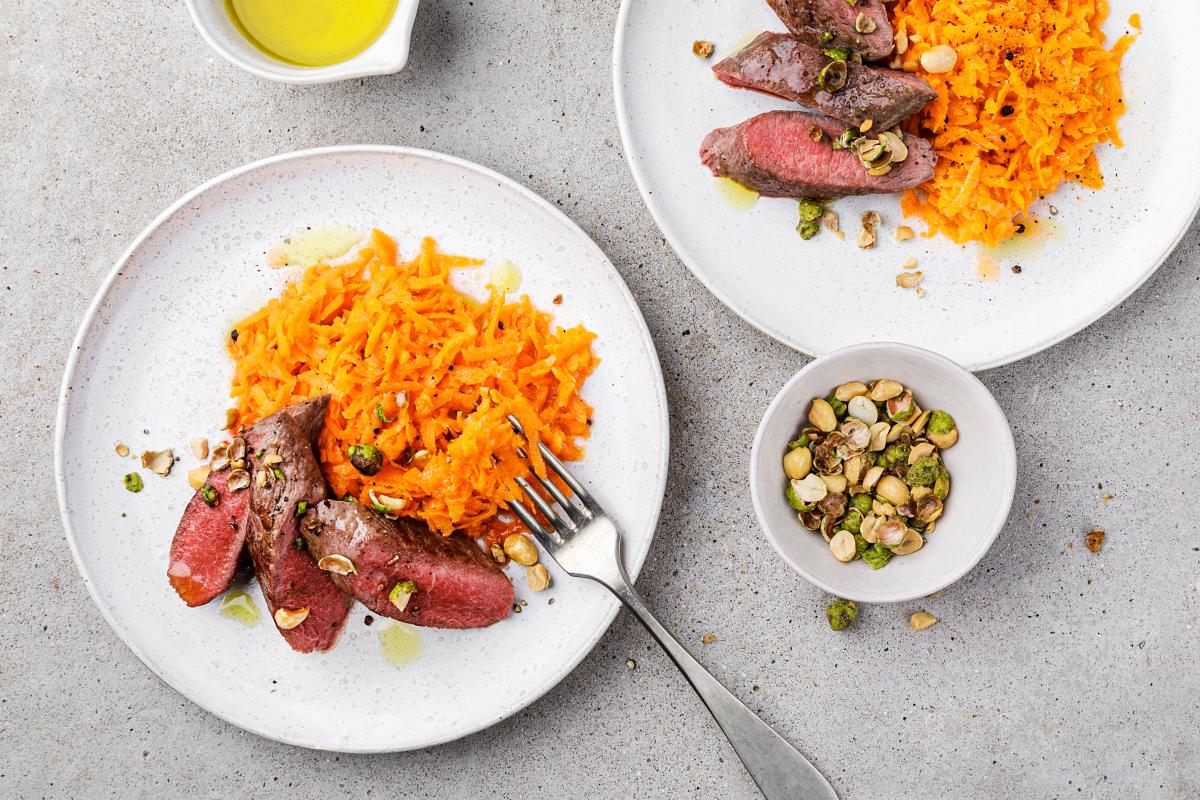 Filet mignon d'agneau et salade de carottes - Recette | fooby.ch