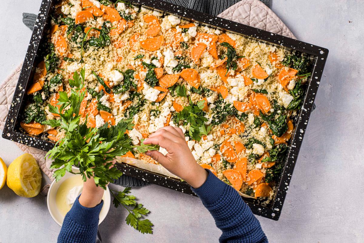 Blech-Couscous mit Spinat und Feta - Rezepte | little FOOBY