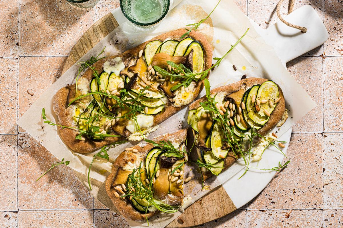 Pinsa aux courgettes et aux champignons - Recette | fooby.ch