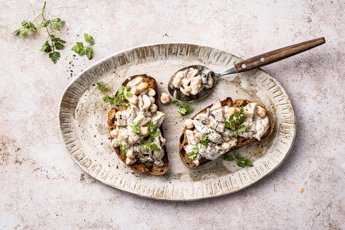 Pilzragout auf Roggen-Toast - Rezepte | fooby.ch