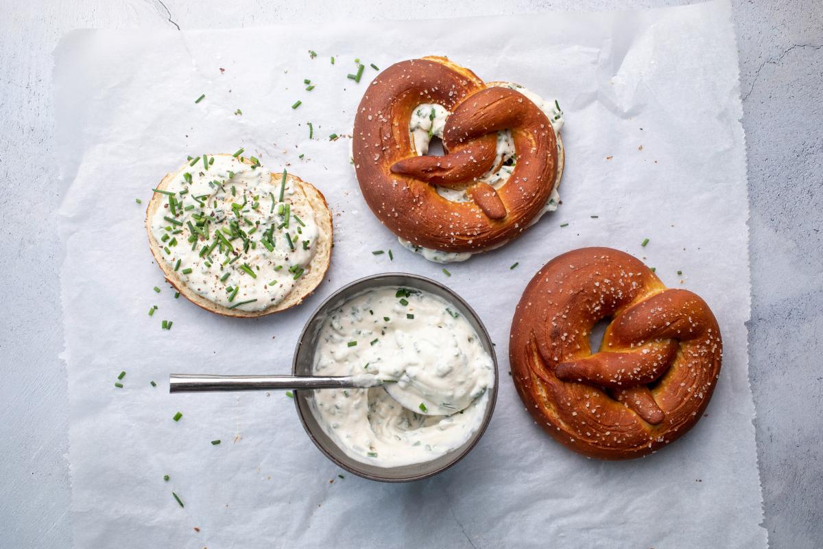 Laugenbrezel mit veganem Frischkäse - Rezepte | fooby.ch