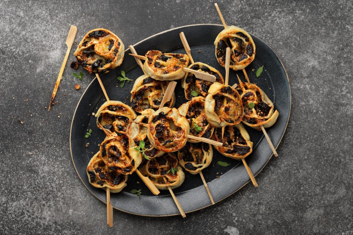 Käseschnecken mit Dörrpflaumen - Rezepte | fooby.ch