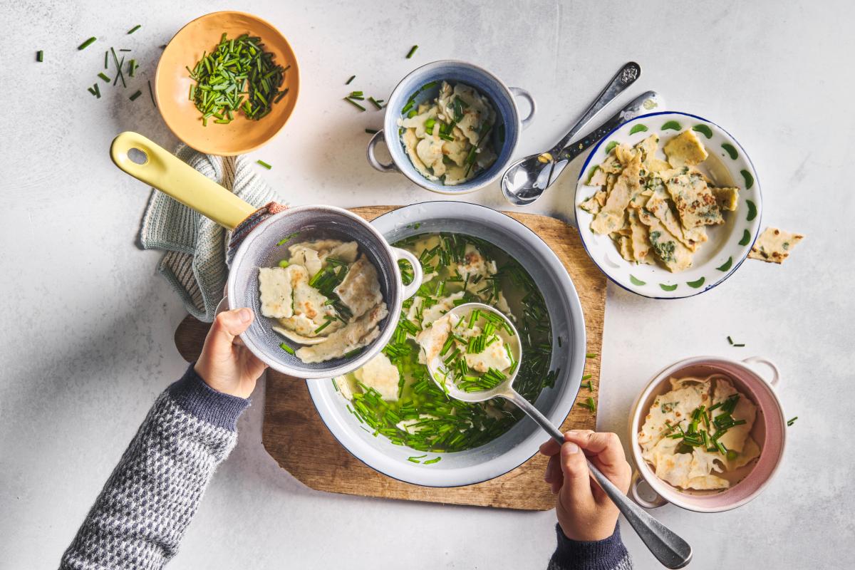 Flädlisuppe mit Erbsli - Rezepte | little FOOBY