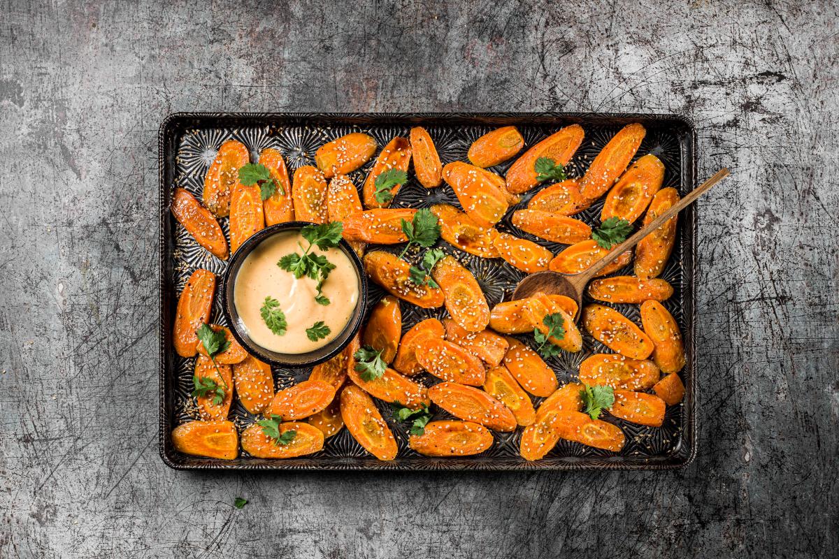 Carottes au four et mayonnaise sriracha - Recette | fooby.ch