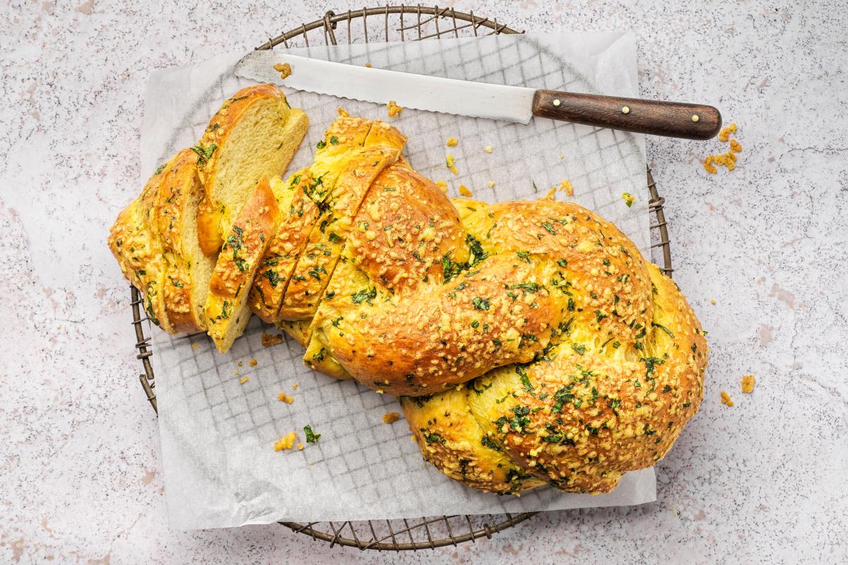 Tresse au fromage et à l'ail - Recette | fooby.ch
