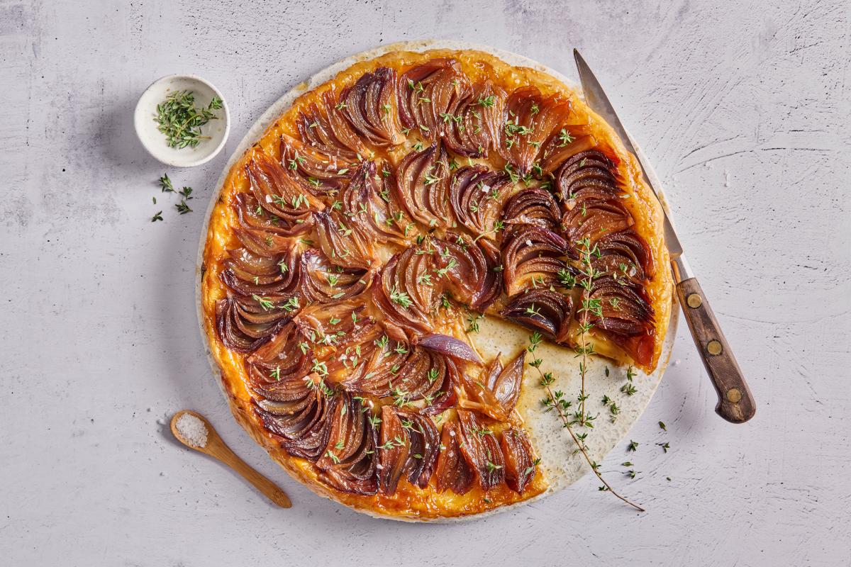 Tarte Tatin aux oignons rouges - Recette | fooby.ch