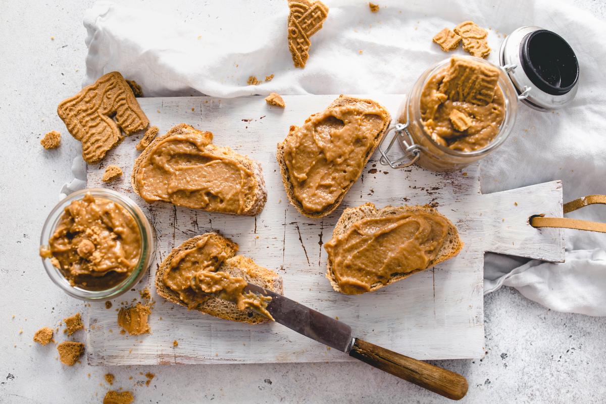 Vegan spread with leftover biscuits - Recipes | fooby.ch