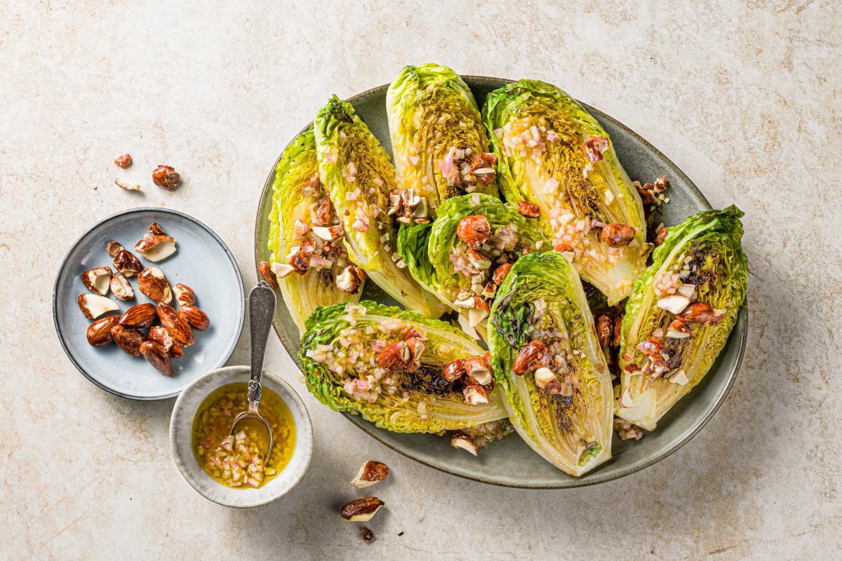 Gebratener Lattich mit Zuckermandeln - Rezepte | fooby.ch