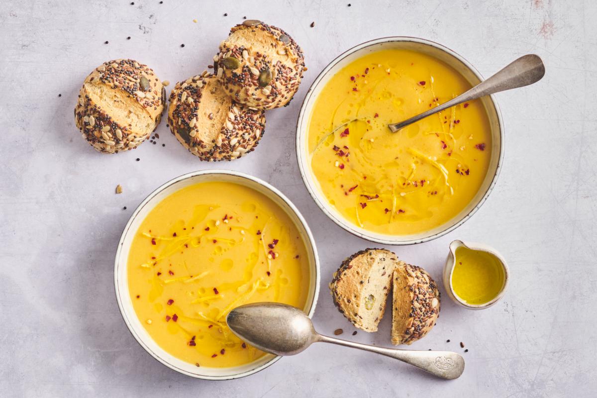 Linsensuppe mit Kernenbrötchen - Rezepte | fooby.ch