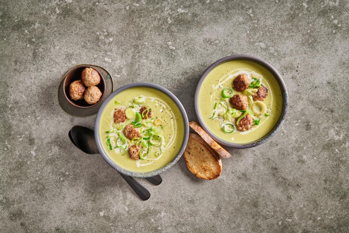 Soupe de poireaux aux boulettes de viande - Recette | fooby.ch