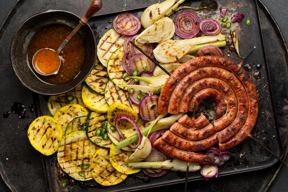 Chili-Wurst auf Grillgemüse - Rezepte | fooby.ch