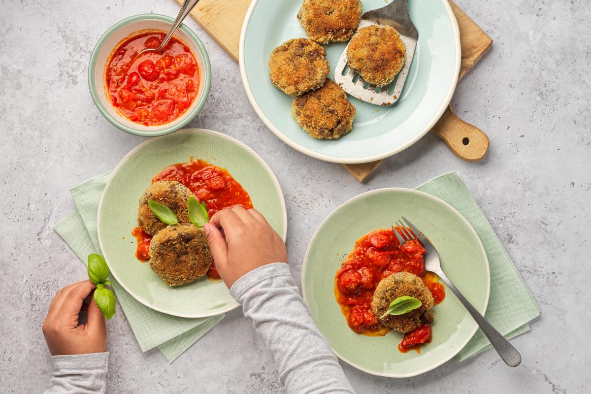 Galettes d'aubergines à la sauce tomate - Recette | little FOOBY