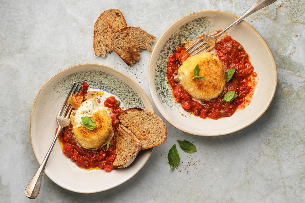 Panierter Mozzarella mit Tomatensauce - Rezepte | fooby.ch