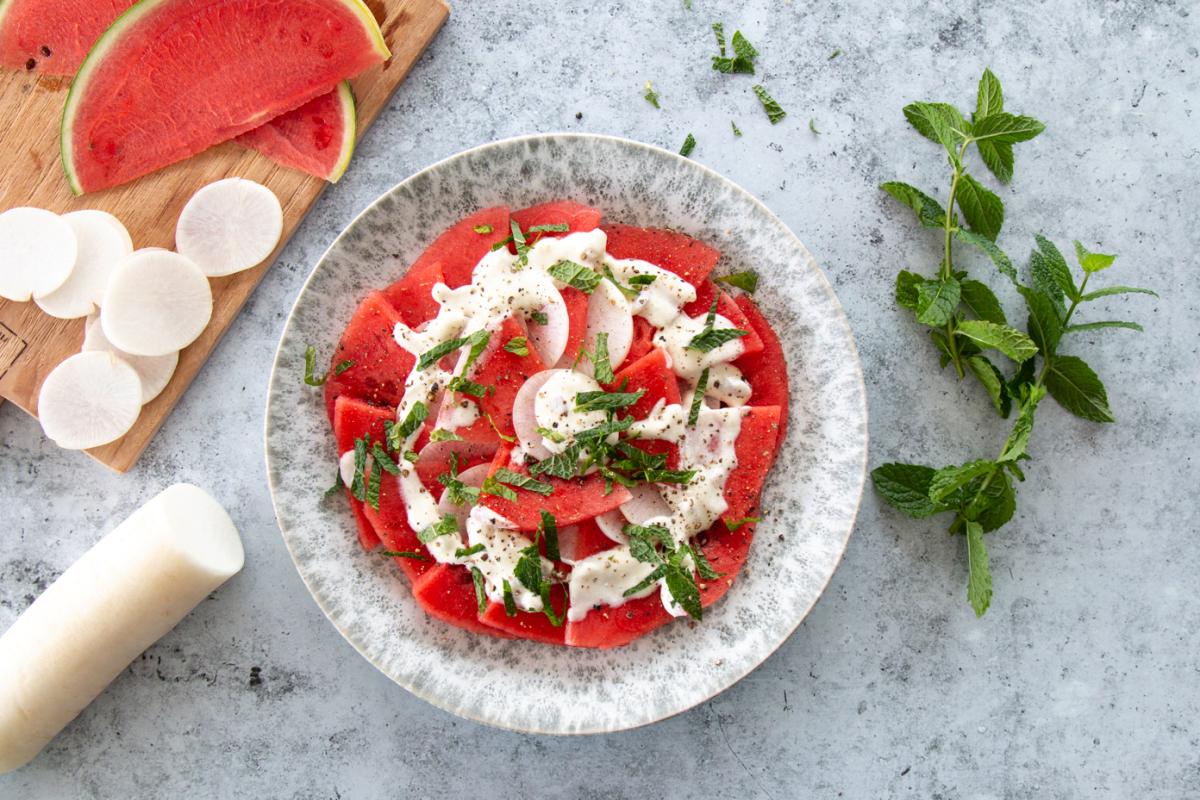 Salade de radis long et de pastèque au fromage de chèvre - Recette ...