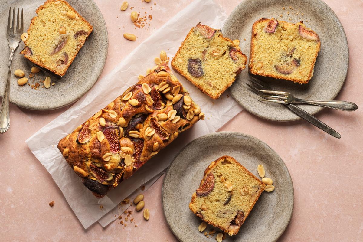 Cake aux figues et au beurre de cacahuètes - Recette | fooby.ch