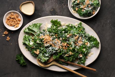 Kale salad with Caesar dressing - Recipes | fooby.ch