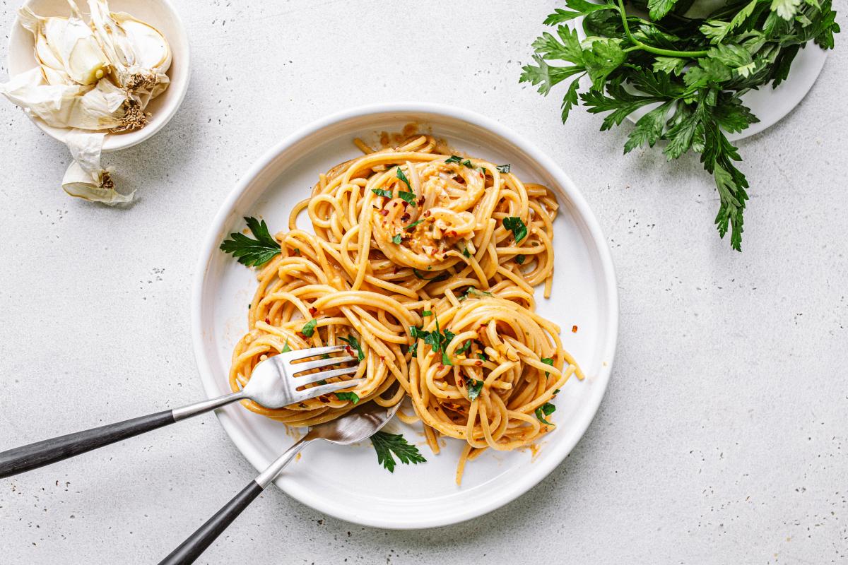 Garlic butter spaghetti - Recipes | fooby.ch