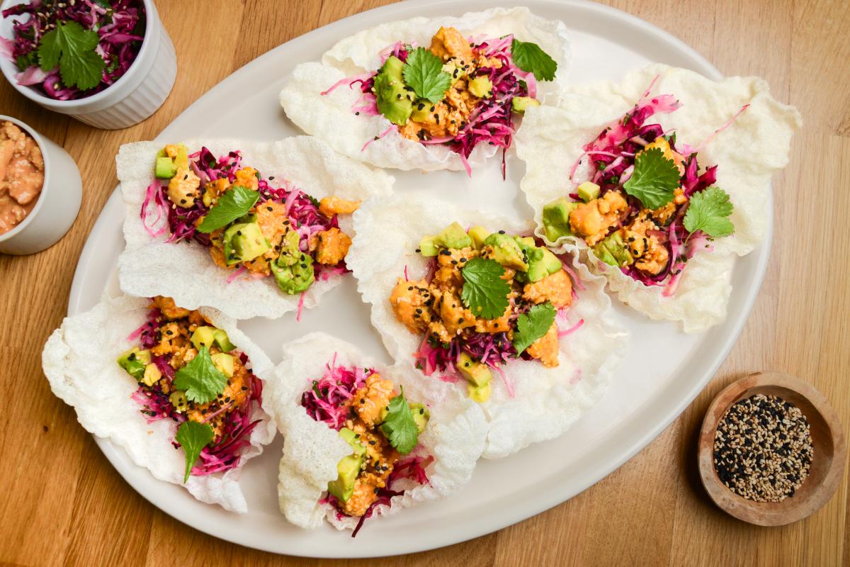 Tacos de feuilles de riz avec tofu et coleslaw - Recette | fooby.ch